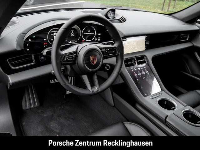 Porsche Taycan BOSE Surround-View Luftfederung LED-Matrix am Standort ...
